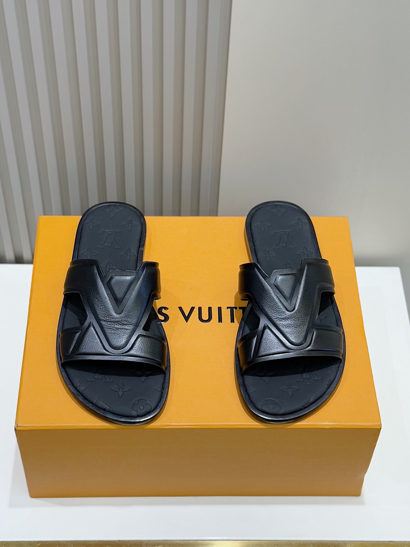 Buy Replica Louis Vuitton LV Oasis Mule - fakeluxshop.com