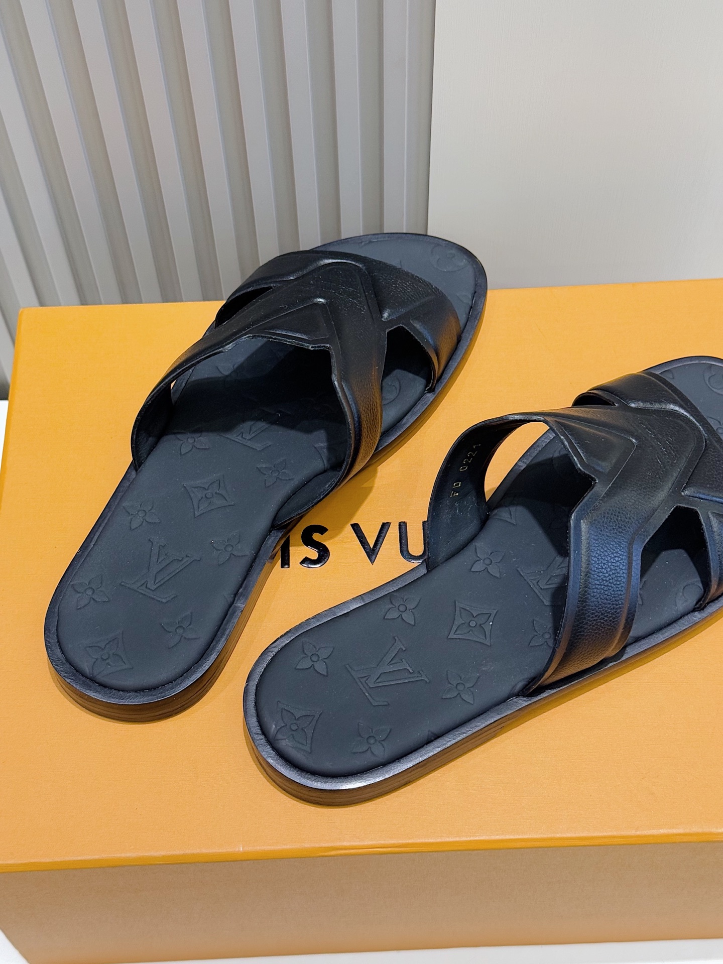 Buy Replica Louis Vuitton LV Oasis Mule - fakeluxshop.com